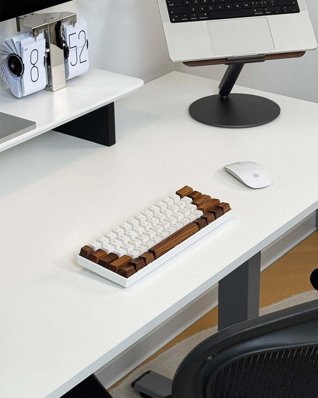 Loha Custom Black Walnut Keycaps: Enhance Your Keyboard with Elegance